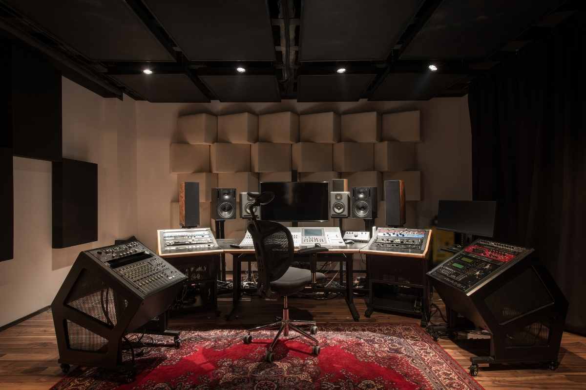 Acoustic Engineering Inside Metal Music Studios – Lion Buildings